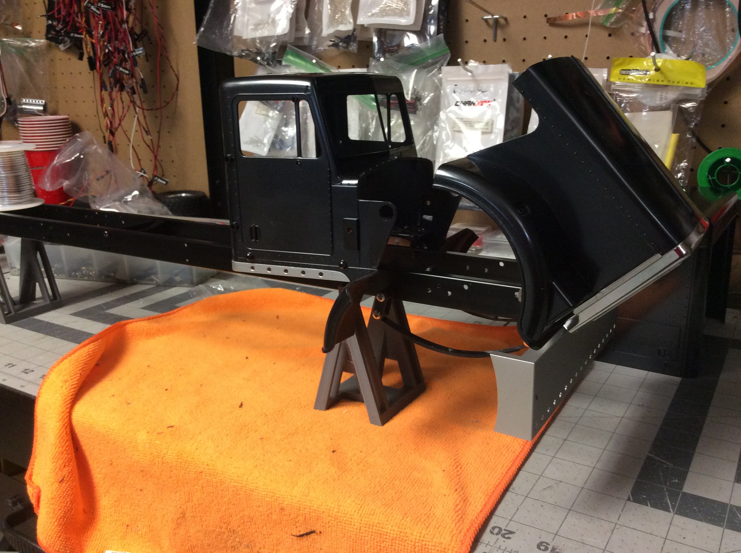HOOD HINGE KIT KING / GRAND HAULER 2 types | SemiJoe R/C Truck Shop