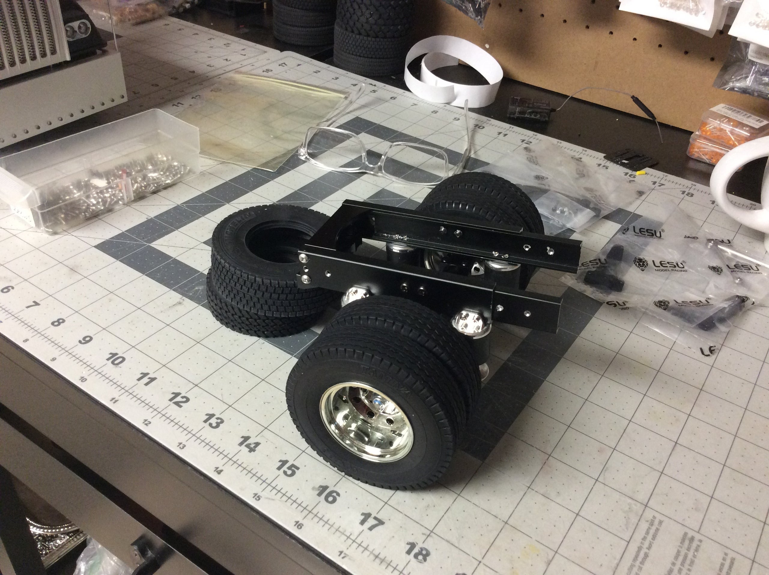 booster axle for grand / king /globe liner | SemiJoe R/C Truck Shop